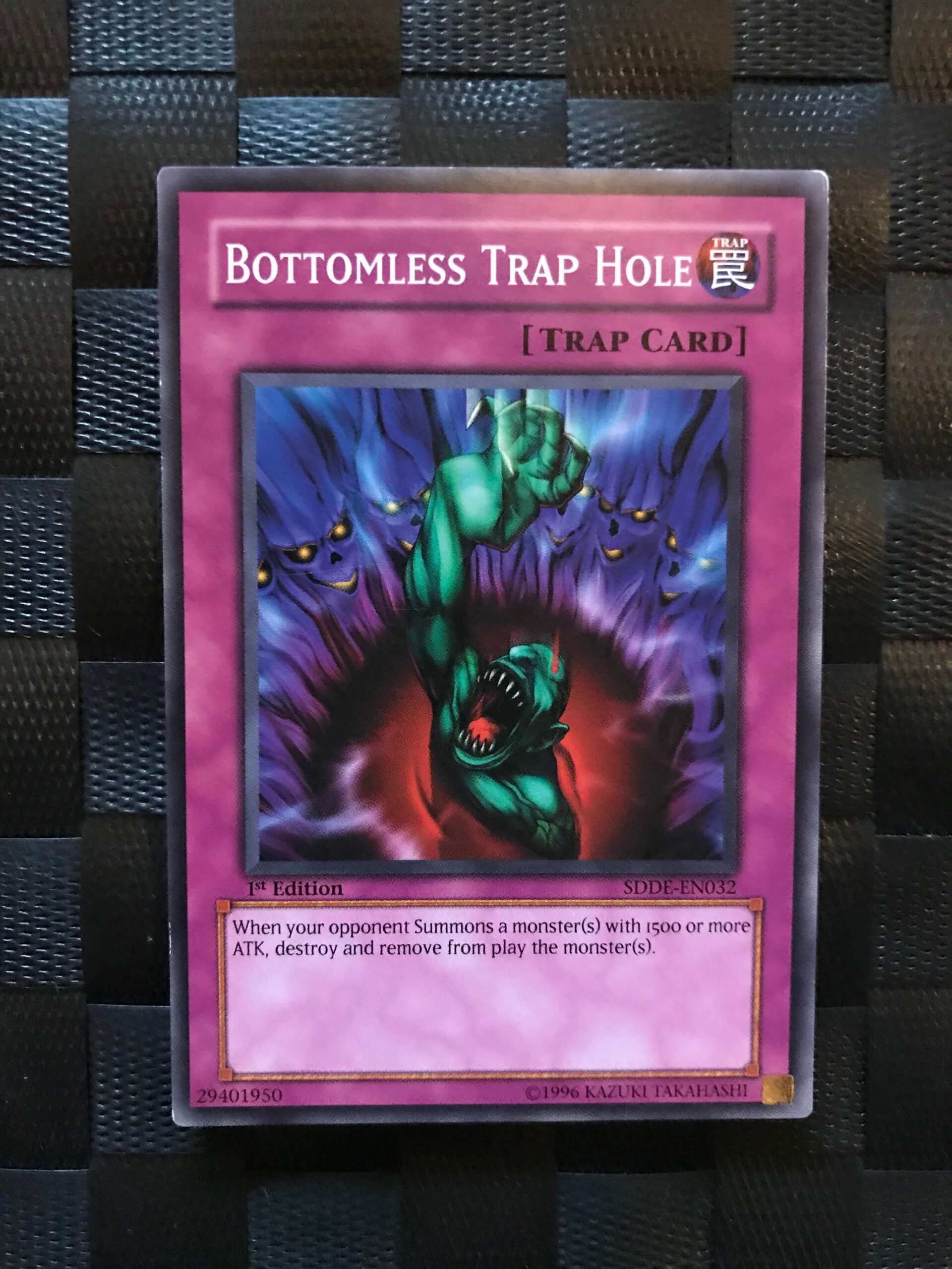 Bottomless Trap Hole Structure Deck: Dark Emperor 1st Edition SDDE-032